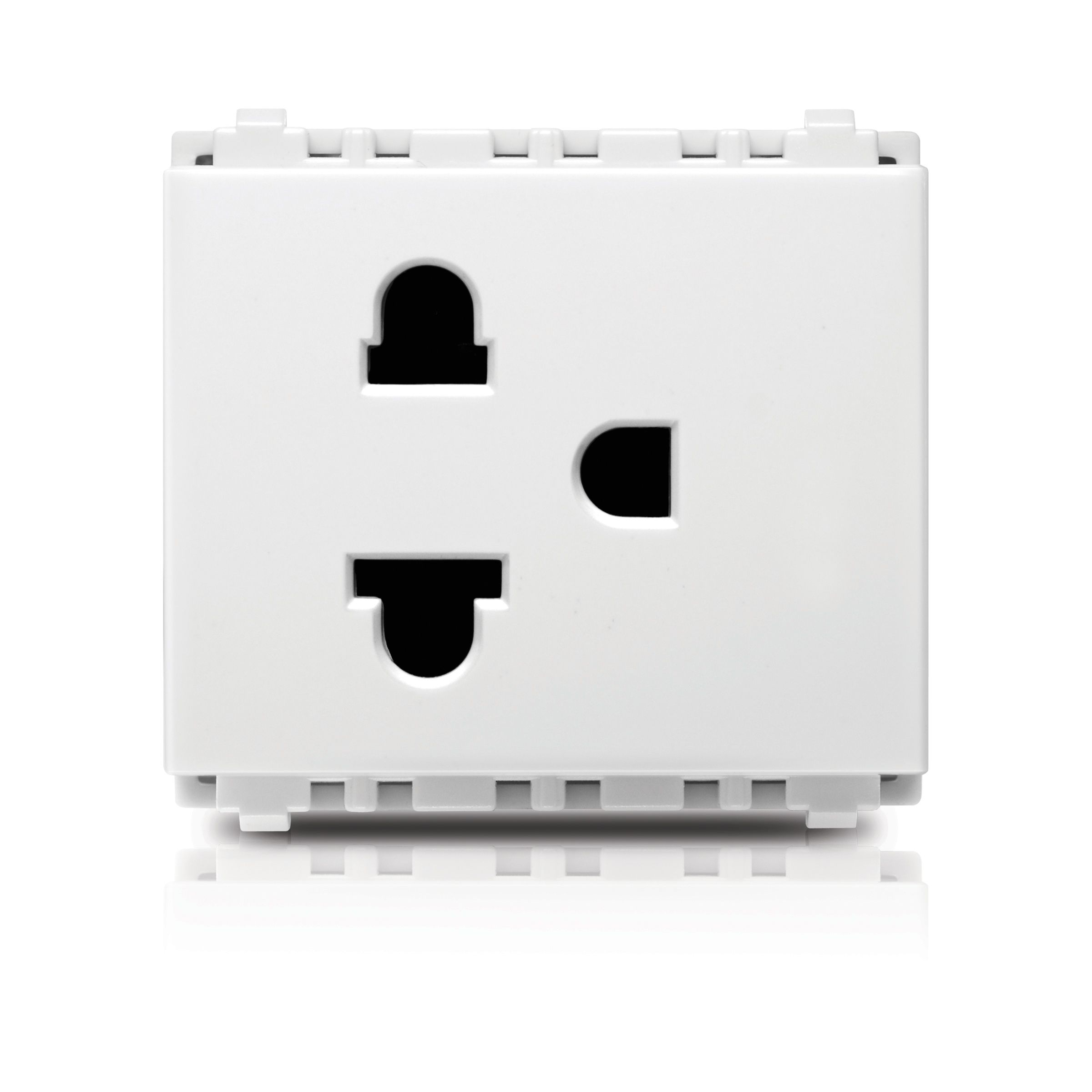 Switches & Sockets 2P+E US-EU Socket | 8718699674212 | Philips lighting
